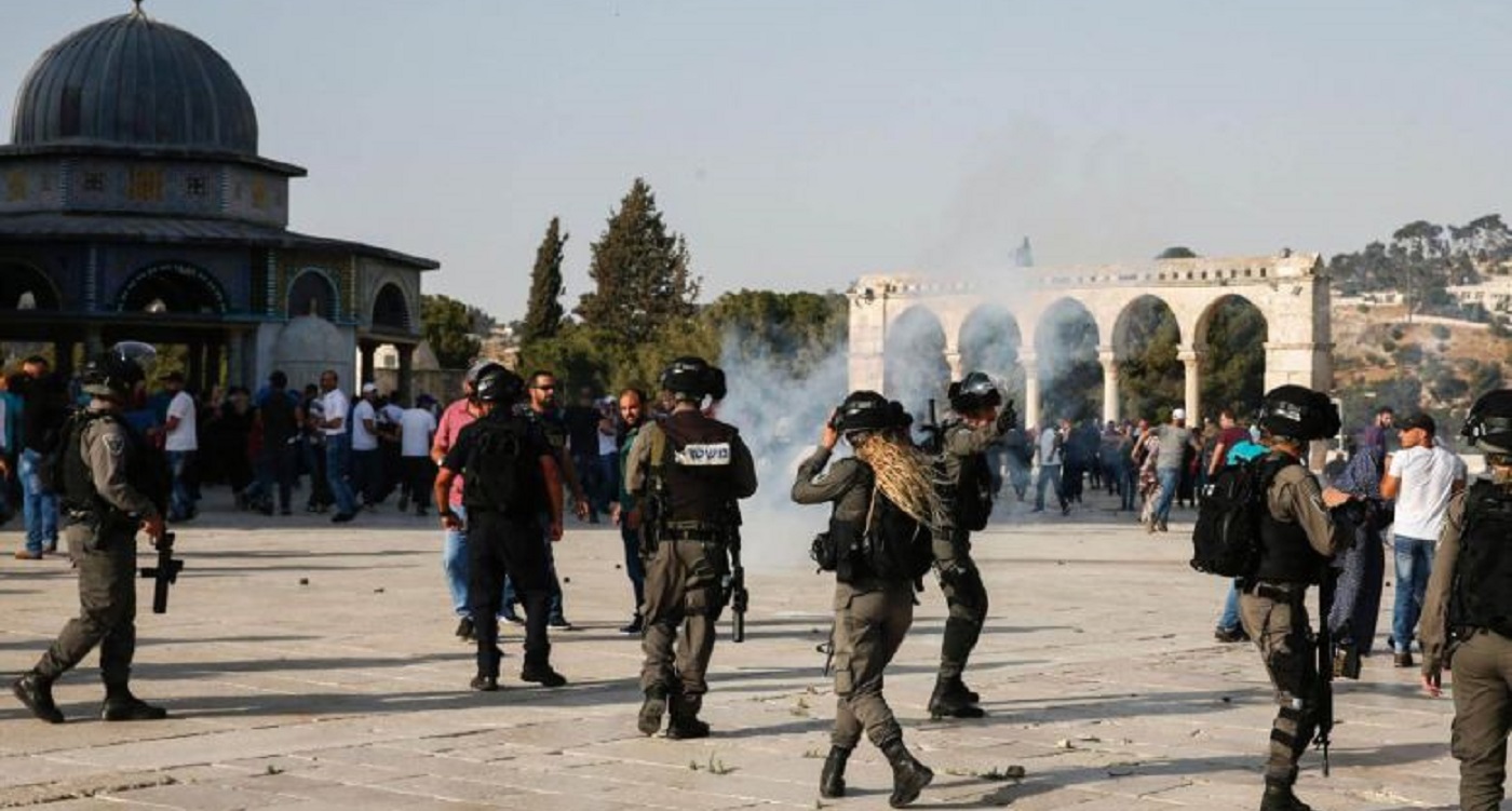 BREAKING: Fresh violent protests at Temple Mount leads Israel to ban ...