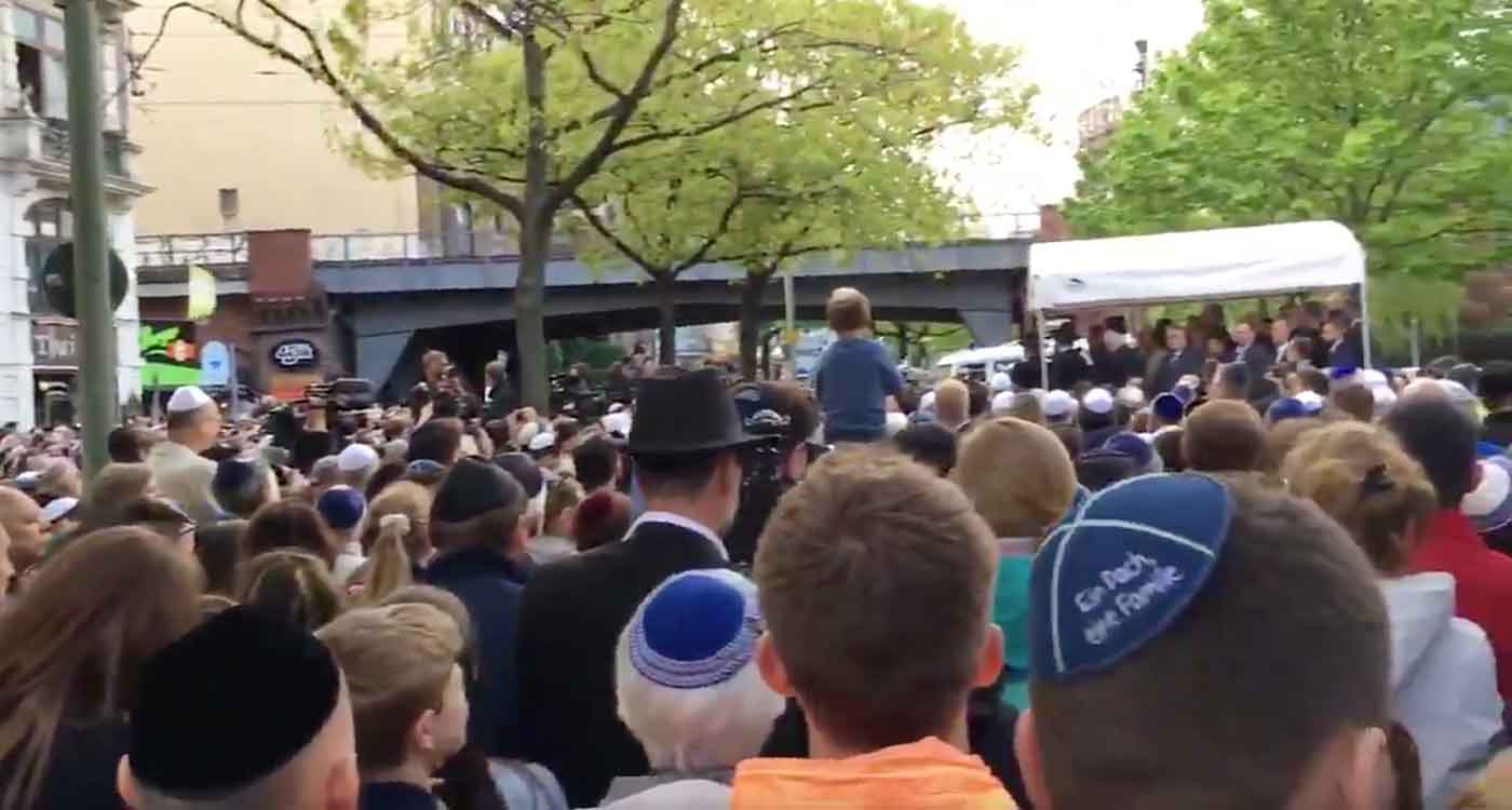 Germany: 2,000+ Jews and non-Jews hold kippah-wearing protest in ...