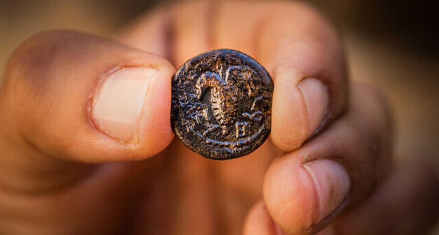Ancient coin with "Freedom of Israel" inscription found near Temple Mount