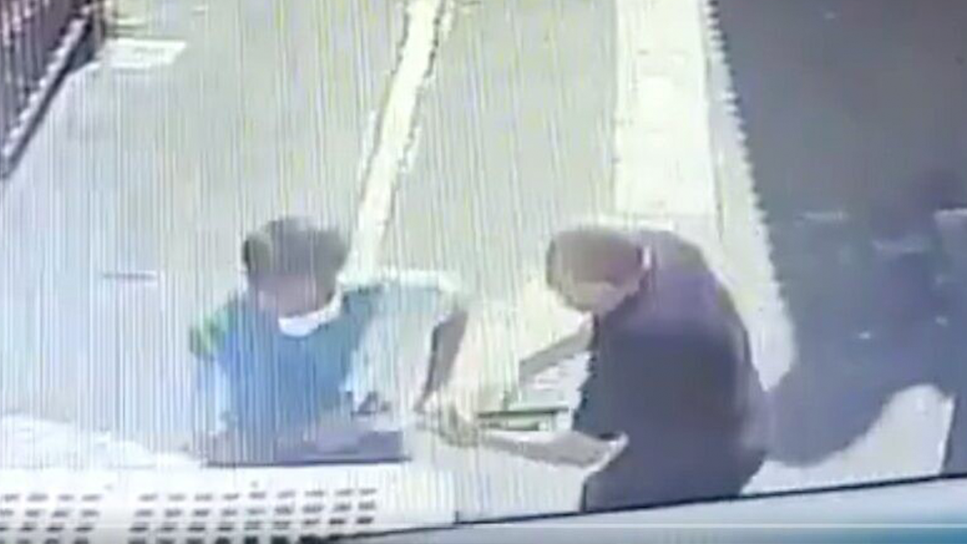 Synagogue security guard fights off axe-wielding attacker in Ukraine