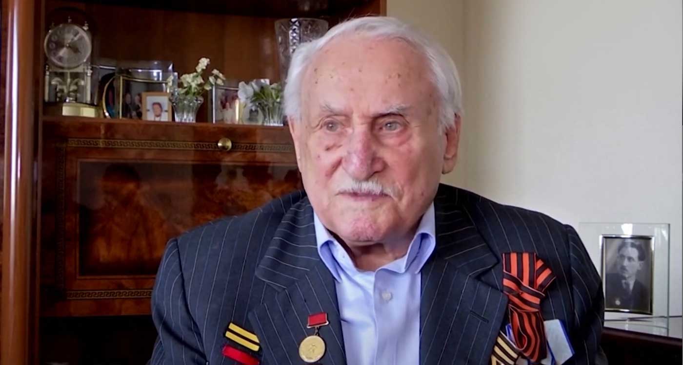 Last surviving Auschwitz liberator dies aged 98