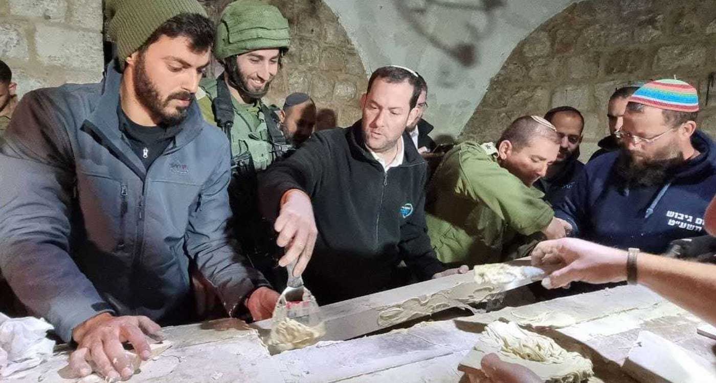 Israelis restore Joseph's Tomb following vandalism by Palestinian rioters