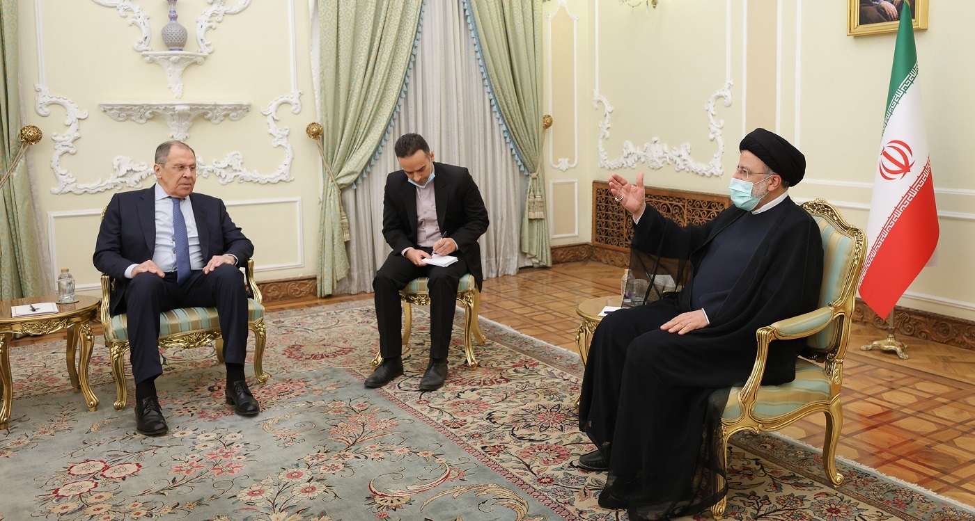 Russian and Iranian ministers meet in Tehran to strengthen ties