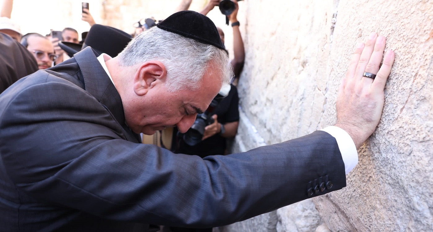 Exiled Iranian Crown Prince makes history by visiting Israel